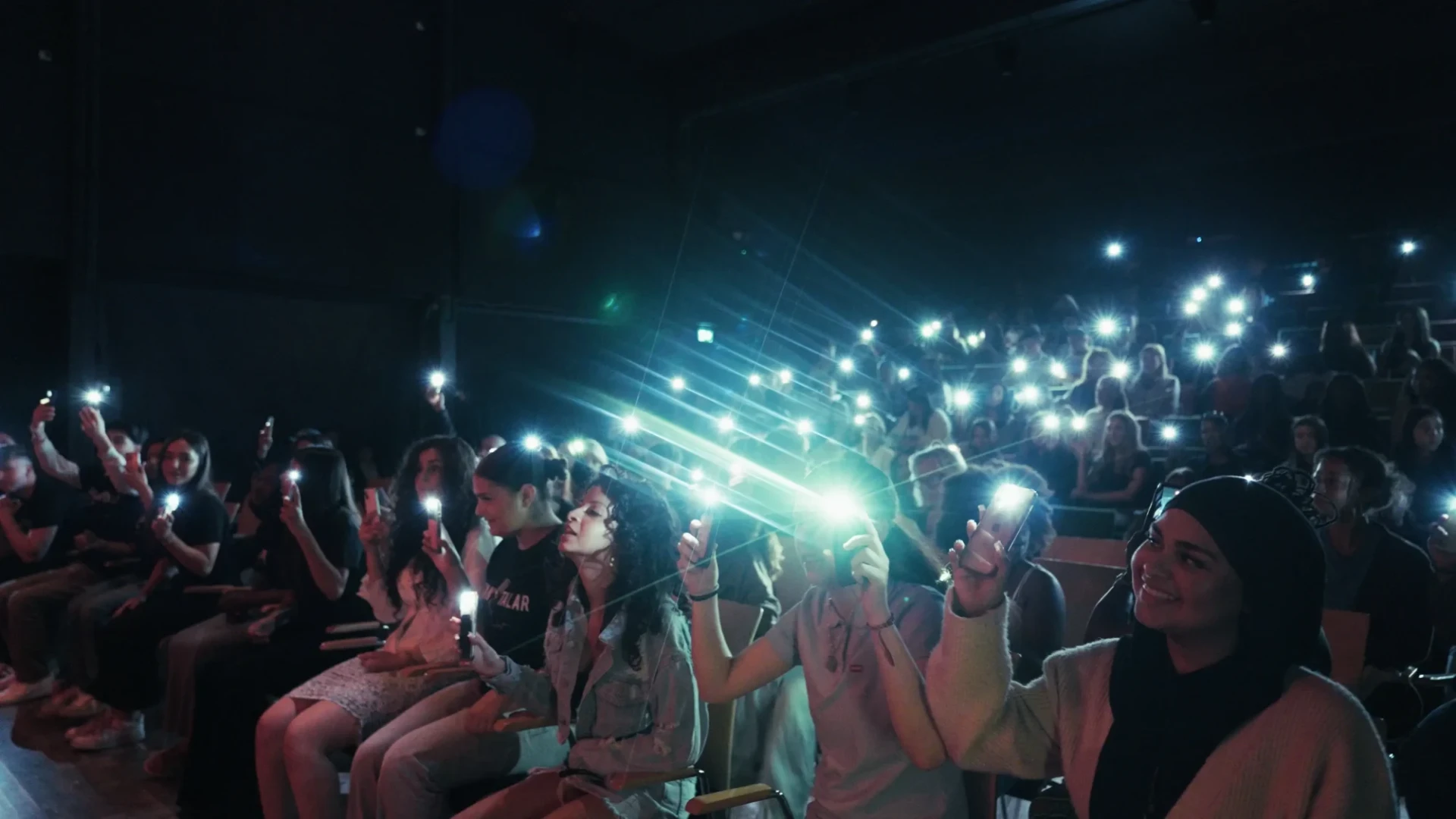 Gatan talar Maximteatern – Welma